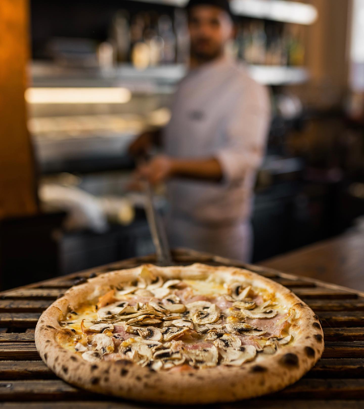 Have a slice of our 𝐏𝐢𝐳𝐳𝐚 𝐩𝐫𝐨𝐬𝐜𝐢𝐮𝐭𝐭𝐨 𝐄 𝐅𝐮𝐧𝐠𝐡𝐢, it’s tempting, simple and tasty. - Tavolina ...